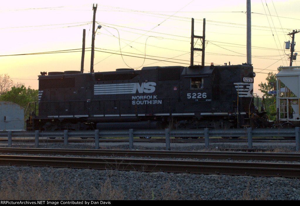 NS GP38-2 5226 on YPCA-09